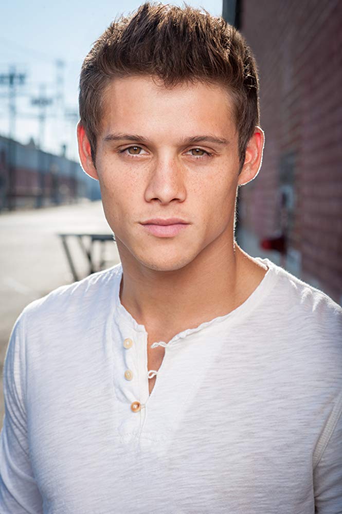 Timothy Granaderos : biographie, carrière et filmographie | Hypnoweb