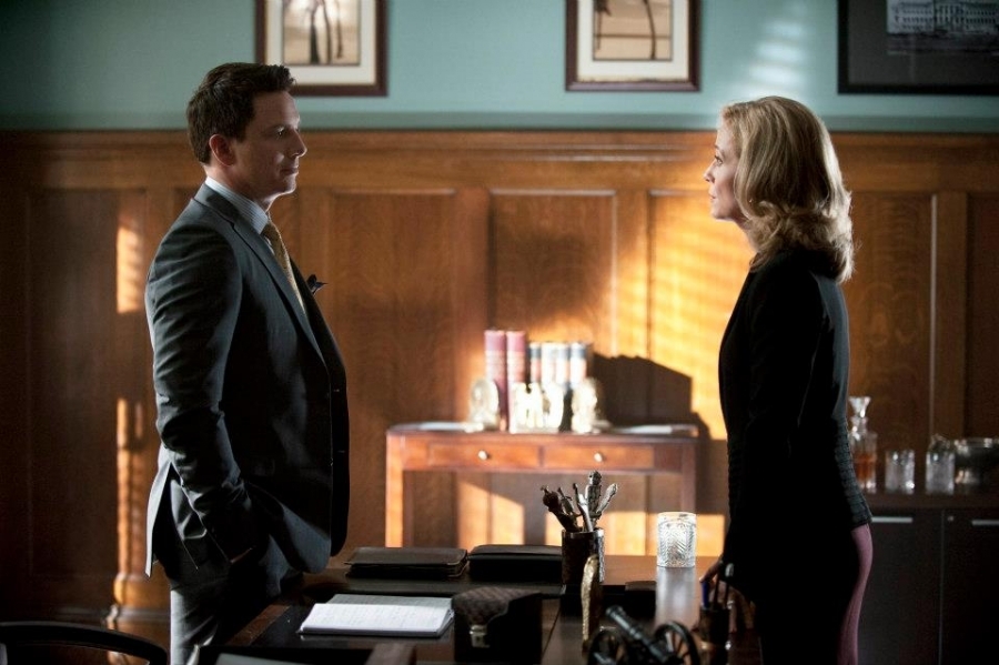 Moira Queen : personnage de la série | Arrow