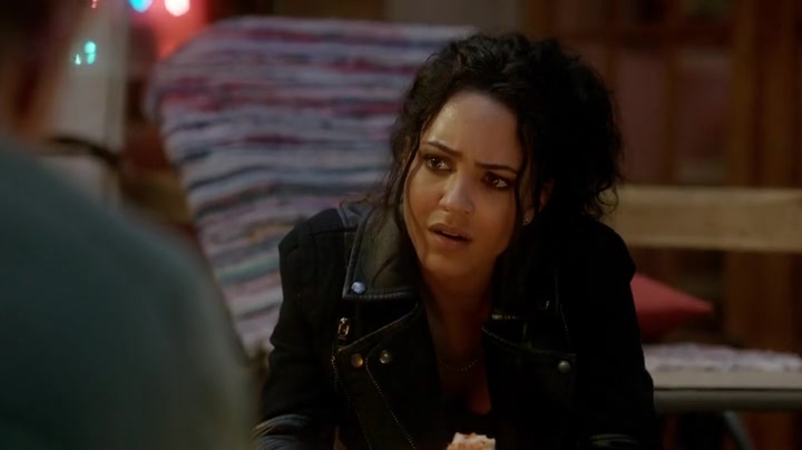 Riley Davis : personnage de la série | MacGyver (2016)