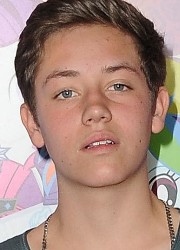 Ethan Cutkosky : biographie, carrière et filmographie | Hypnoweb